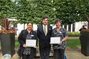 580_Image_Britain_in_Bloom_judge_Robin_Russell_with_Angela_Mole_and ...